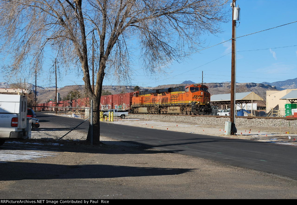 BNSF 7424 Point On A East Bound Beer Train From Golden